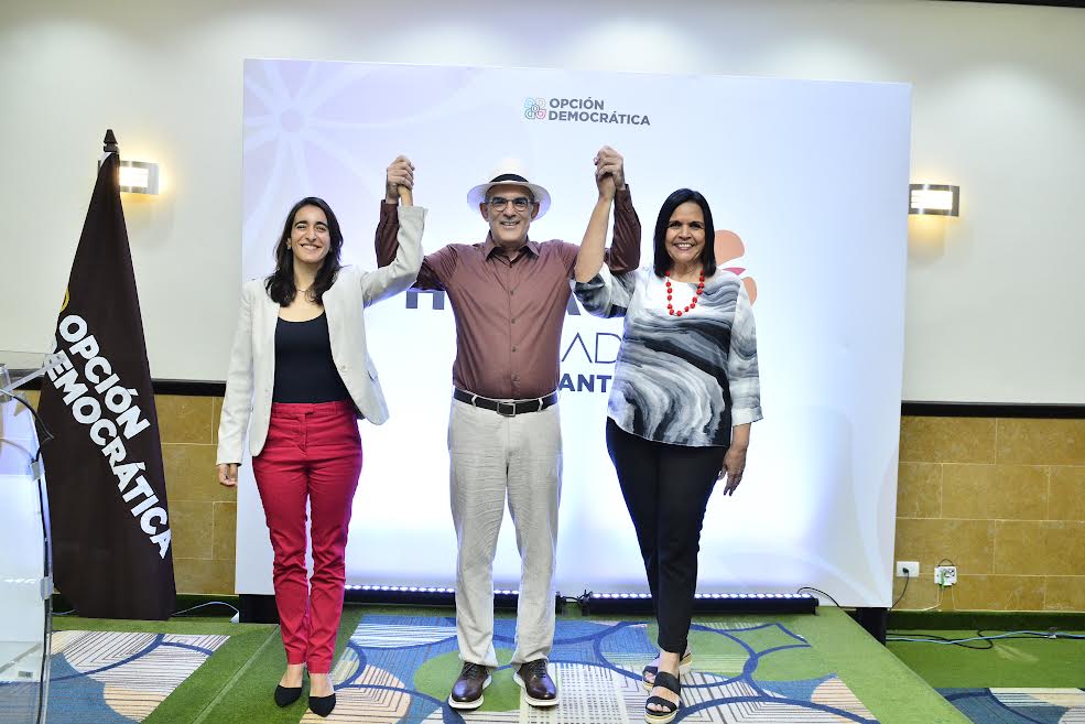 Horacio López anuncia candidatura a senador por Santiago